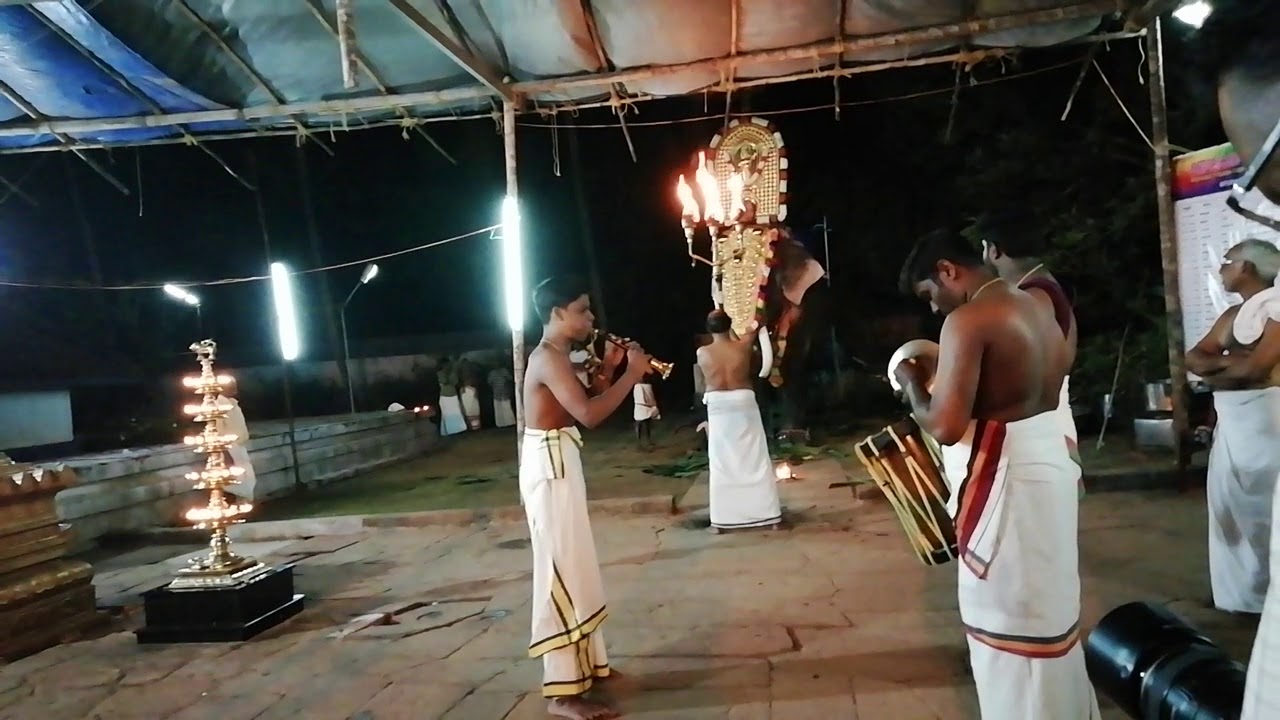 Chathakudam Temple || Pathamudayam 2019- Kurumkuzhal Pattu - Vallachira ...