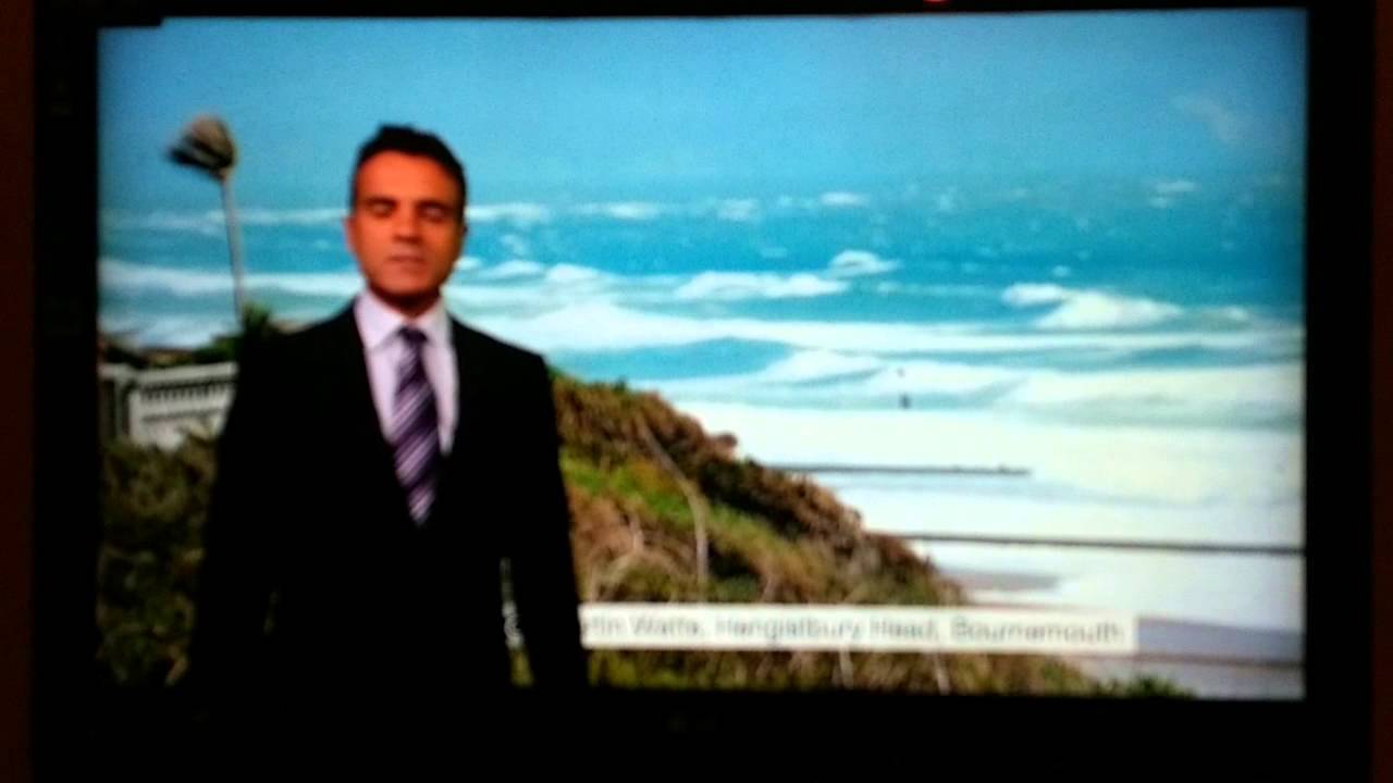 BBC weather man lost his microphone - YouTube