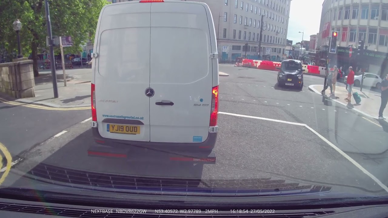 Dickhead of the day Hackney driver MM10 GNZ - YouTube