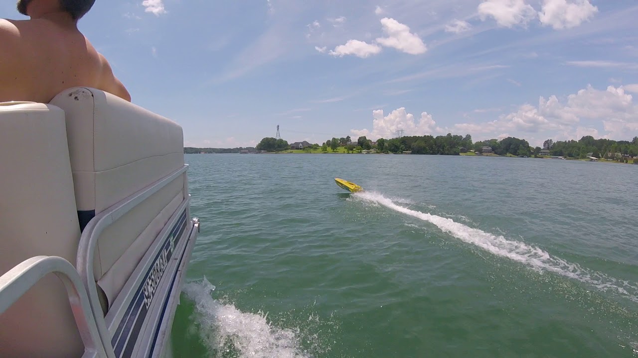 Exclusive footage of a shockwave 55 gas boat - YouTube