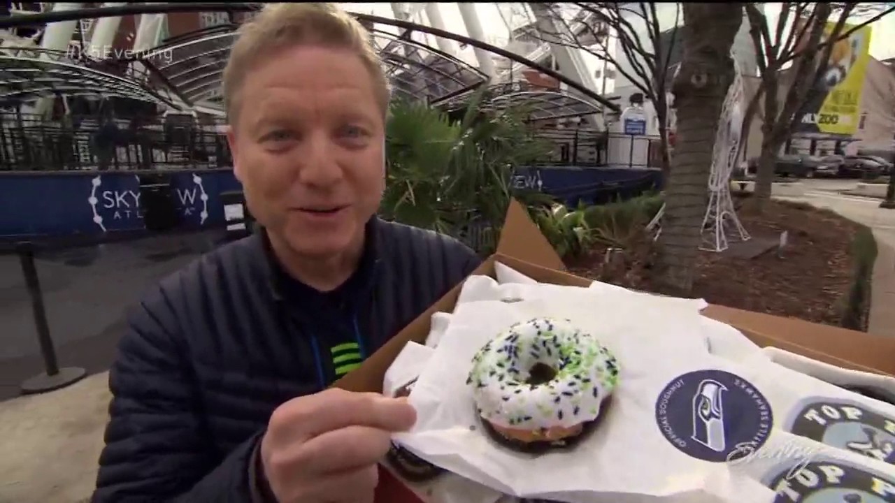 Seahawks doughnuts on the streets of Atlanta VIDEO - YouTube