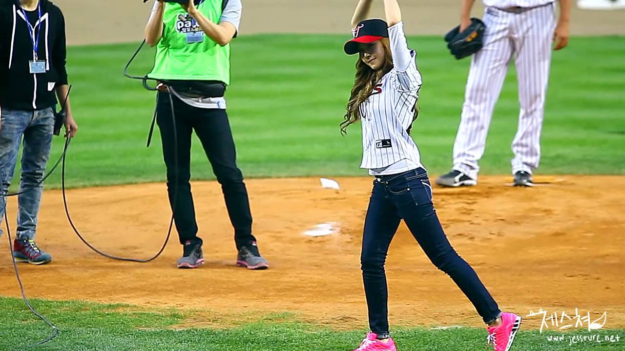 120511 Jessica @ Baseball Opening Pitch - YouTube