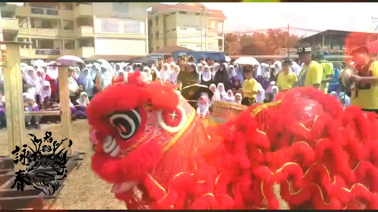 Lion Dance Performing at SMK Inanam - YouTube