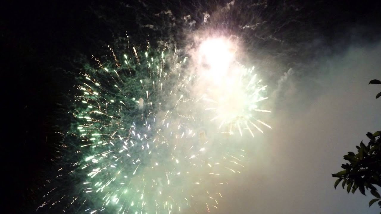 KLCC and Fireworks New Year 2016 - YouTube