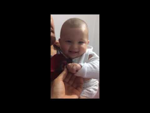 Mucize Bebek Okyanus   Annesine Çiçek Veriyor