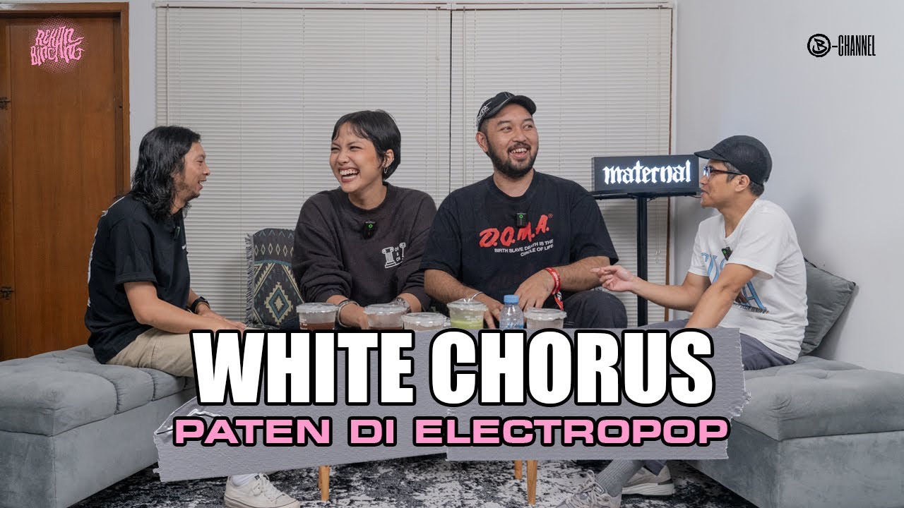 Keseruan tour pertamanya white chorus - YouTube