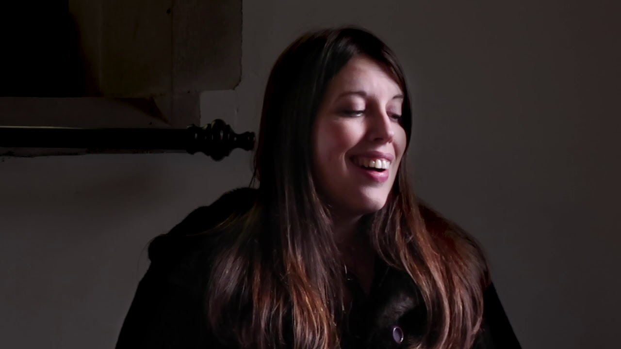 Bella Hardy sings “Peace O’er The World” - YouTube