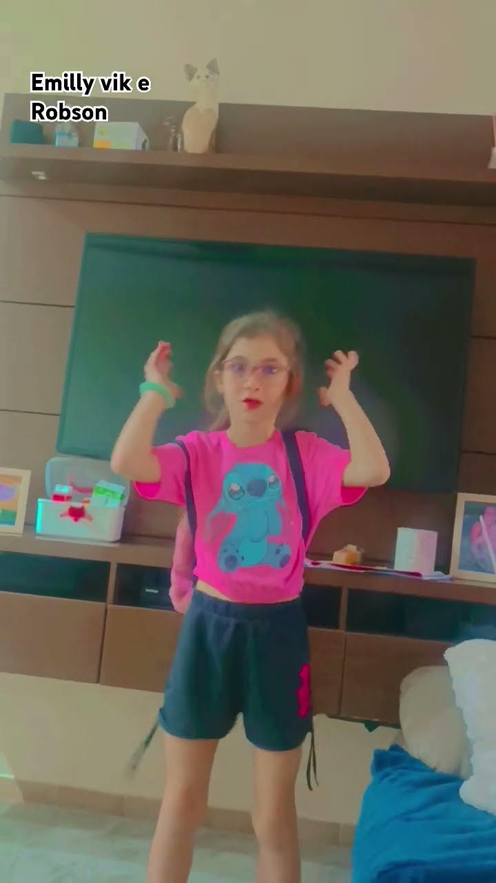 Emily vik e Robson dance - YouTube