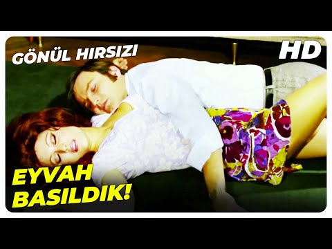 Fuat, Nişanlısına Huriye ile Birlikteyken Yakalanıyor | Gönül Hırsızı Filmi En İyi Sahneler