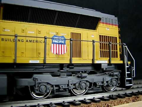 HO MTH SD70ACe UP#8444 ♪DCS SOUND♪.AVI - YouTube