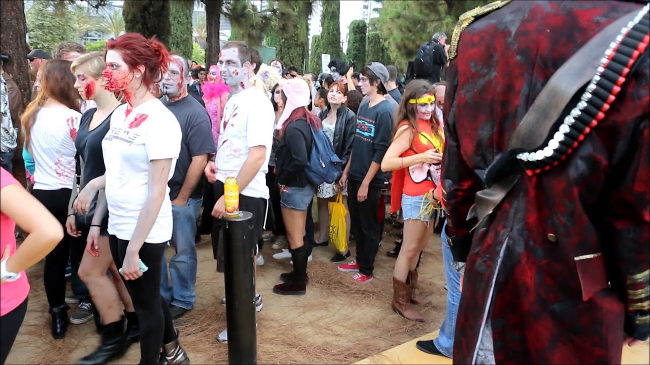 zombie walk during comic-con 2013 - YouTube