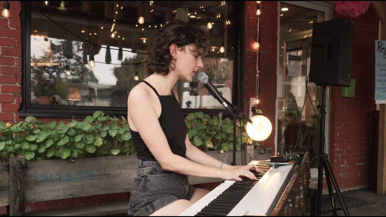Sarah Rossy - Lowly Soul [2020] - YouTube