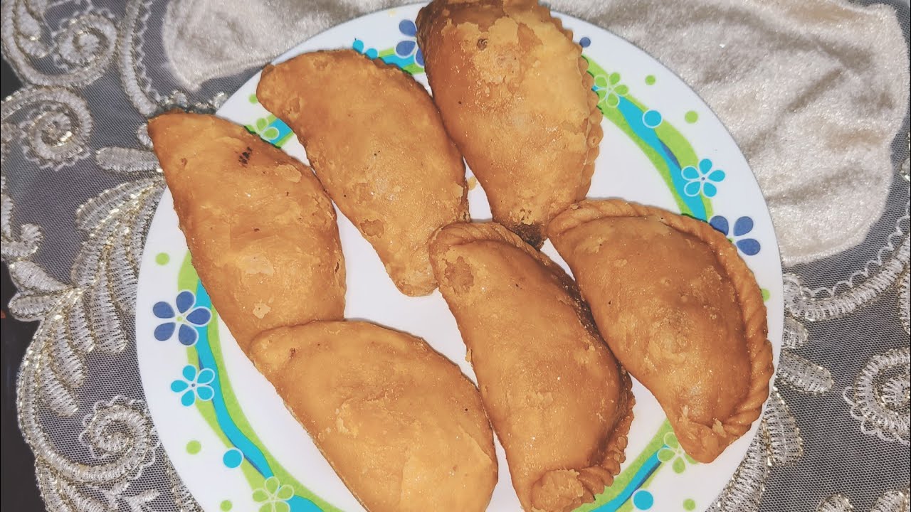 Guzia..Holi special.. Popular Indian dessert..Maida flour dessert - YouTube