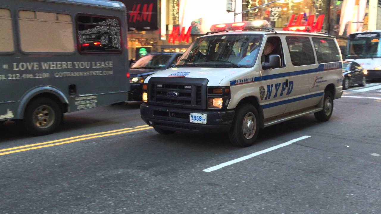 RARE CATCH OF A NYPD AUXILIARY VAN RESPONDING ON W. 42ND ST. IN TIMES ...