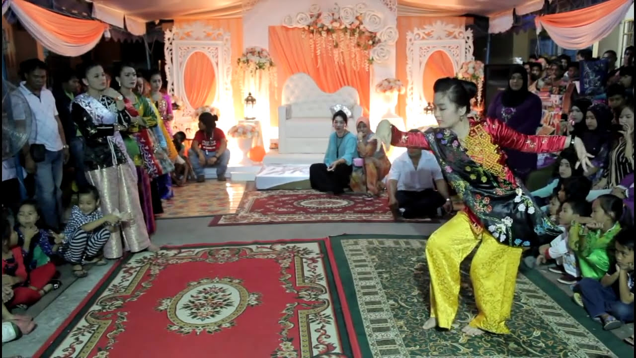 PUTRI GIRLS KULINTANGAN 😲😲 - YouTube