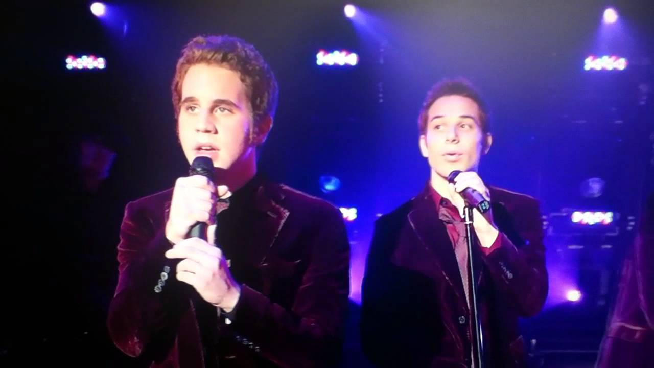 (Pitch Perfect) Benji singing Magic - YouTube