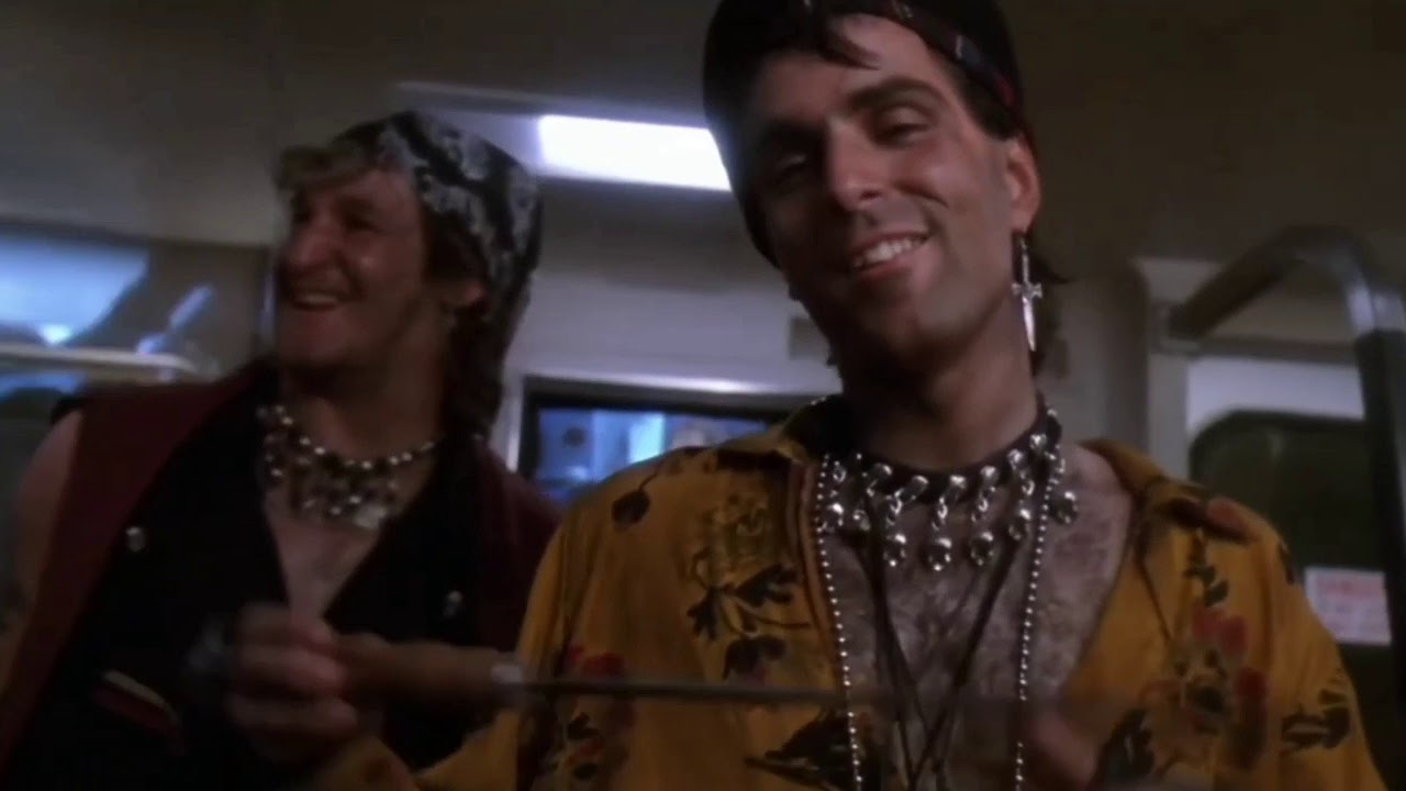 Predator 2 🎬 | The subway scene - YouTube