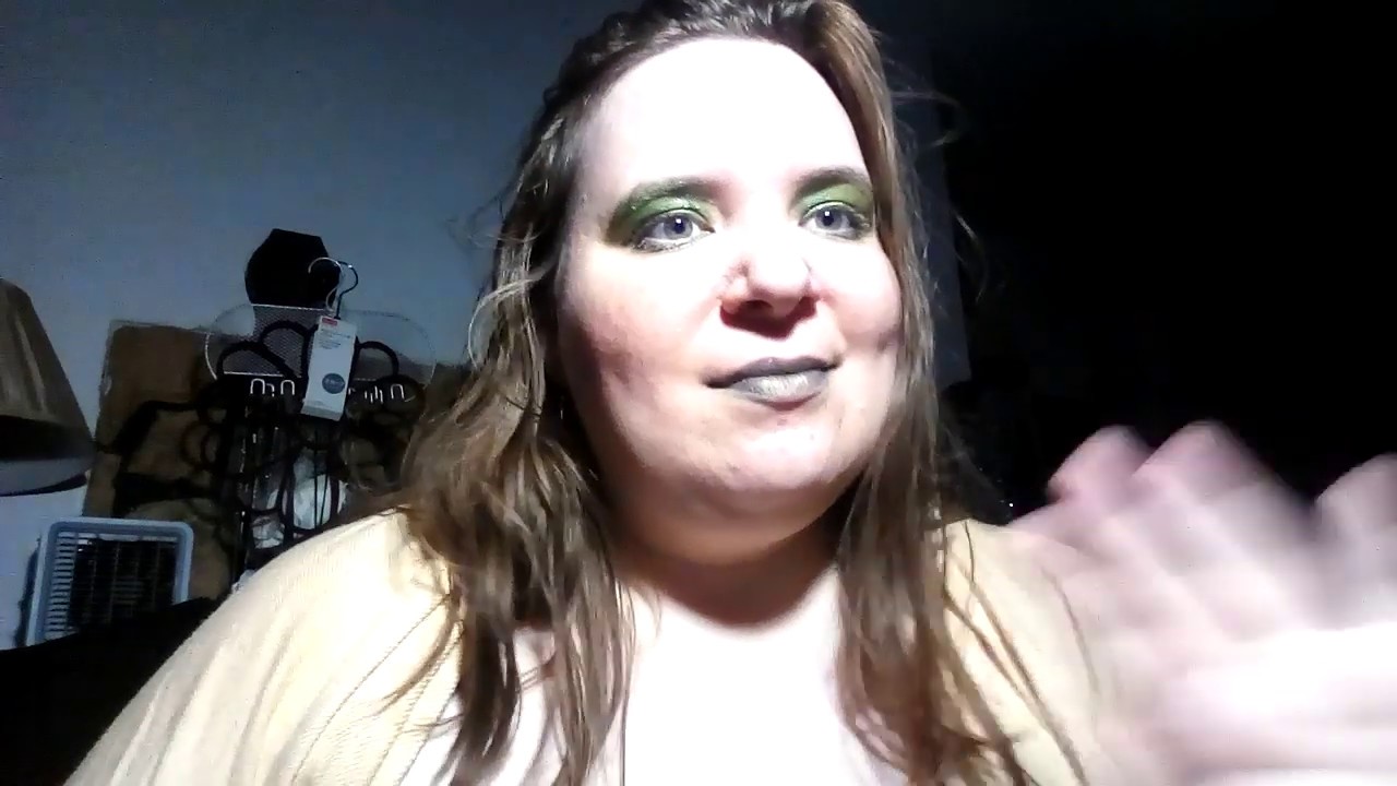 Green make-up! Plus I sing Tori Amos "iieee" & talk about #RAINN ...