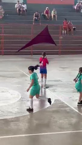 Gol da Sarah Parada - YouTube