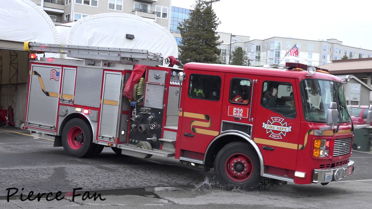 Engine 32 Responding Seattle Fire Department (2003 American LaFrance ...