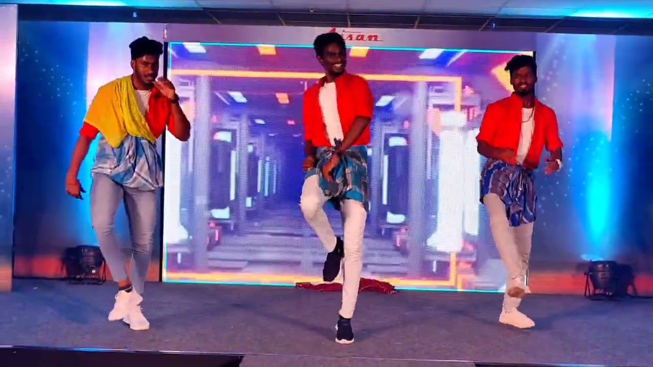 Vadivelu dialogue and mixing song Dance in Aisan annual day - YouTube