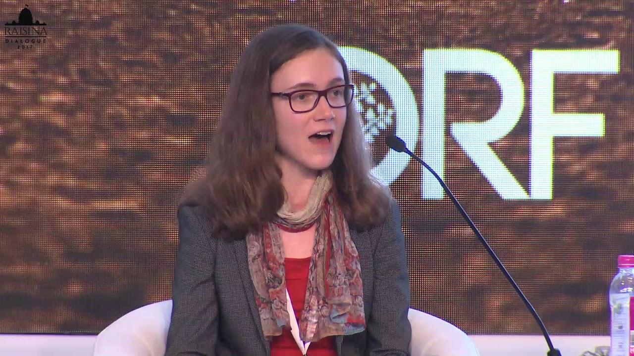 Elsa B. Kania talking on AI, Chinese military and warfare - YouTube