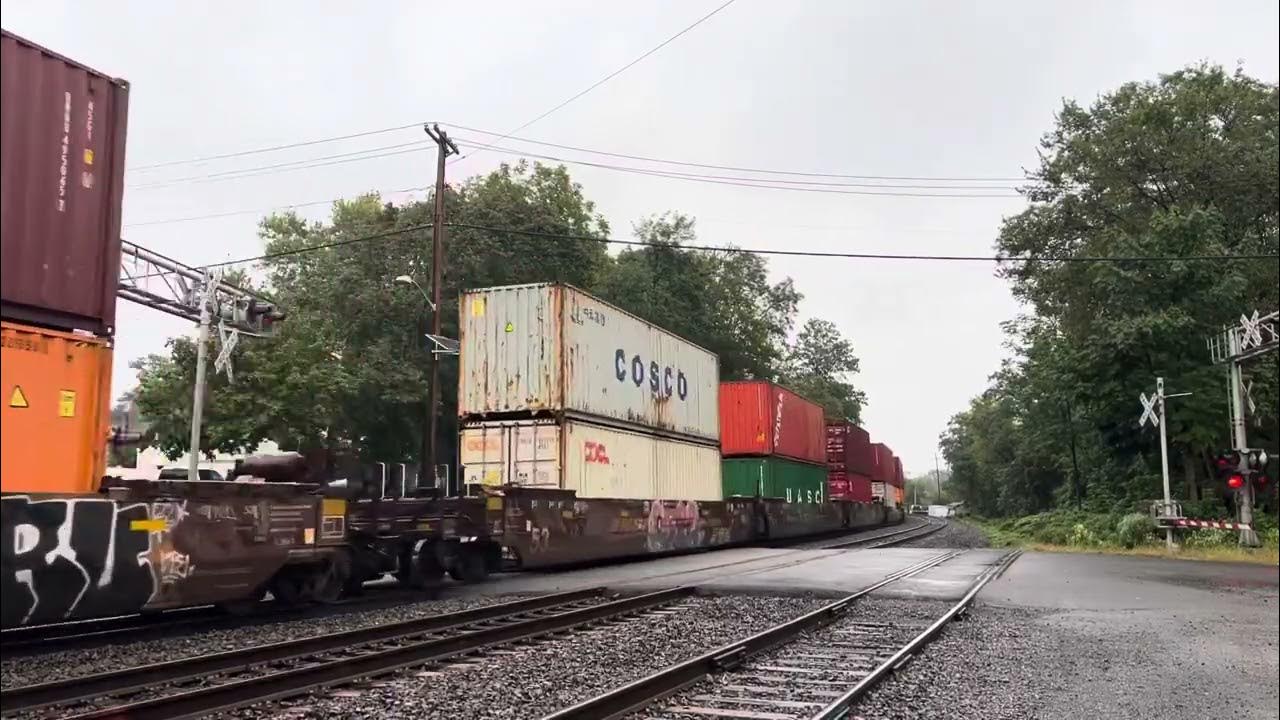 NS 9935 Dash9 leads NS 269 through Piscataway,NJ with a BNSF TraIling! - YouTube