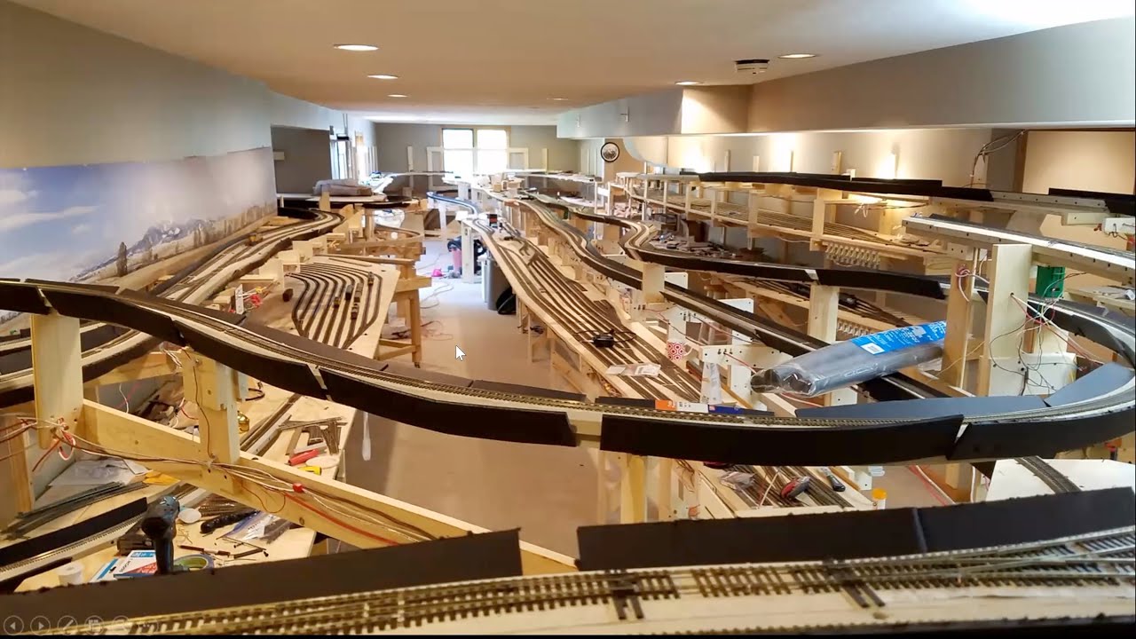 Steve Rodie's 2000 sq. ft. HO scale Montana & Colorado Southern Railway ...