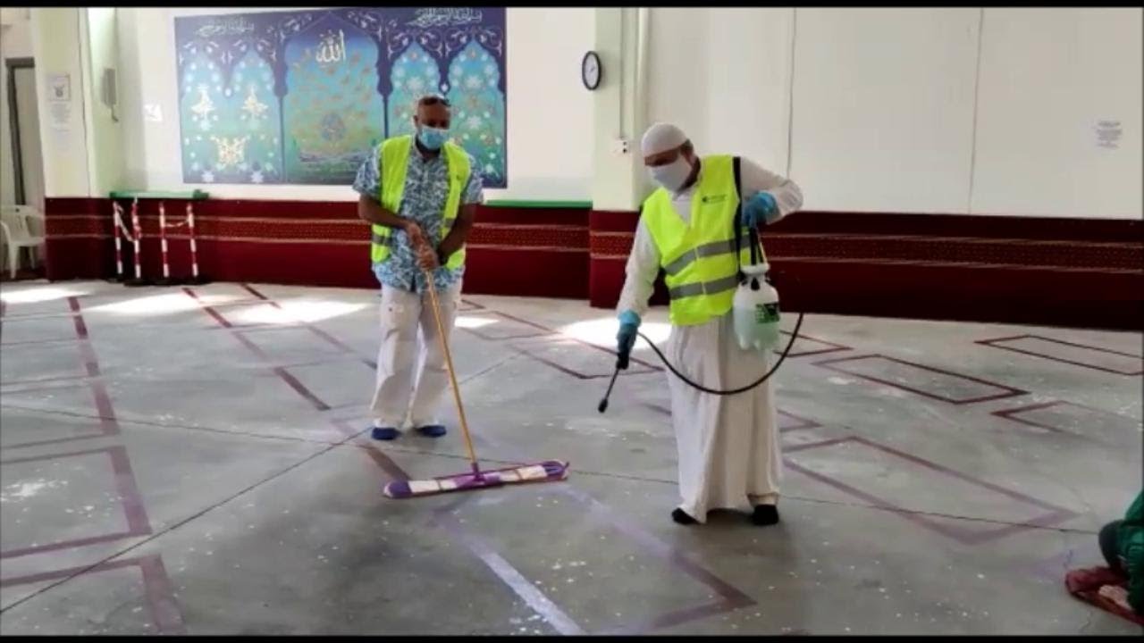 Tra sanificazione e termoscanner, si torna a pregare nella moschea di ...