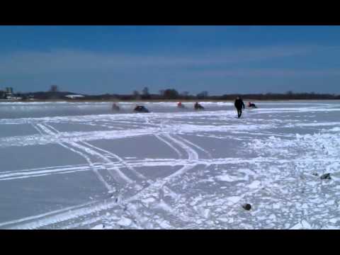 Snowmobile oval racing - YouTube