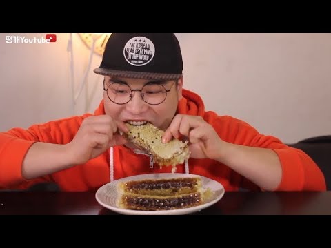 ASMR Wild Honey Real Sound Mukbang(eating show). - YouTube