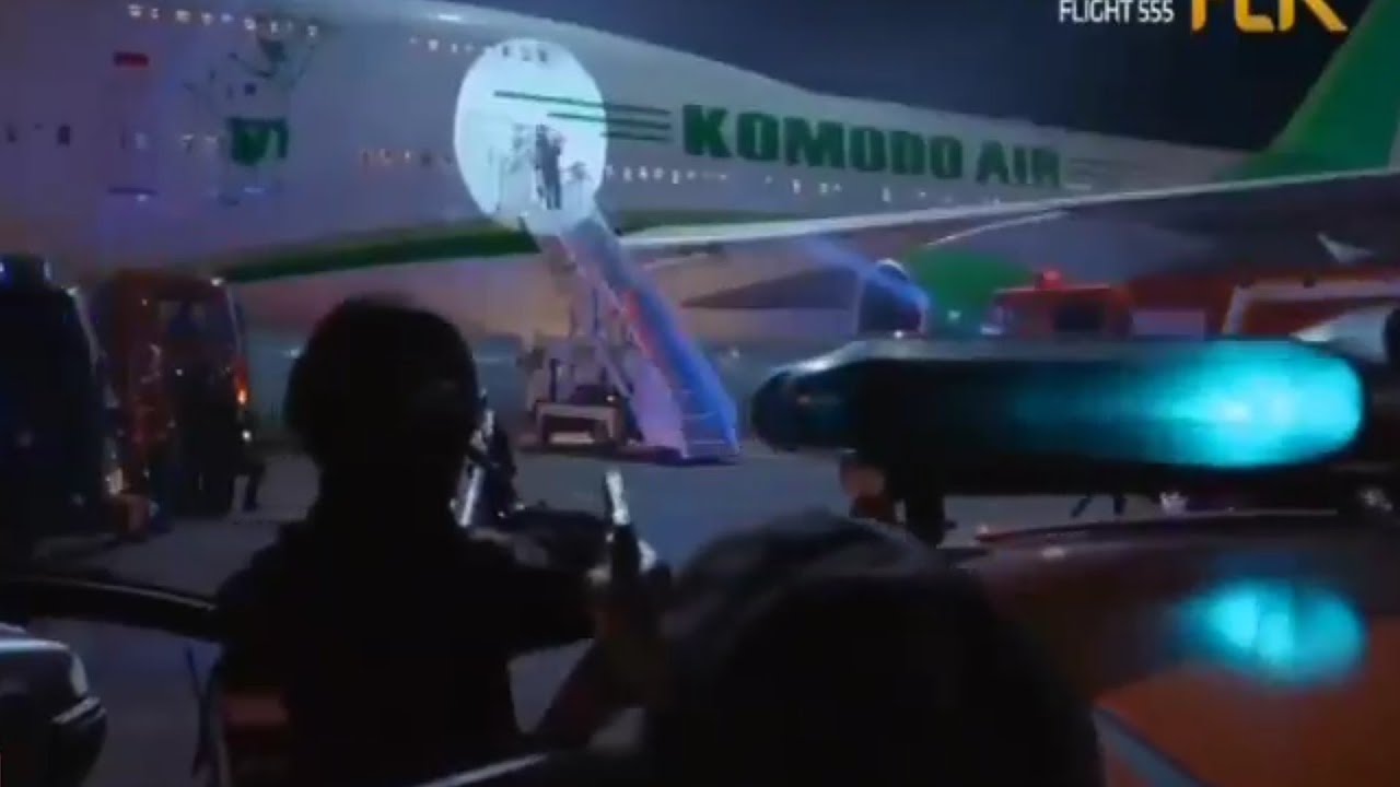 FLIGHT 555 - PROSES PENYELAMATAN PARA PENUMPANG PESAWAT - YouTube