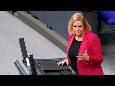 ΓΕΡΜΑΝΙΑ: ΑΥΞΑΝΕΤΑΙ Ο ΑΡΙΘΜΟΣ ΤΩΝ ΑΚΡΟΔΕΞΙΩΝ ΛΕΕΙ Η ΥΠΟΥΡΓΟΣ ΕΣΩΤΕΡΙΚΩΝ ...