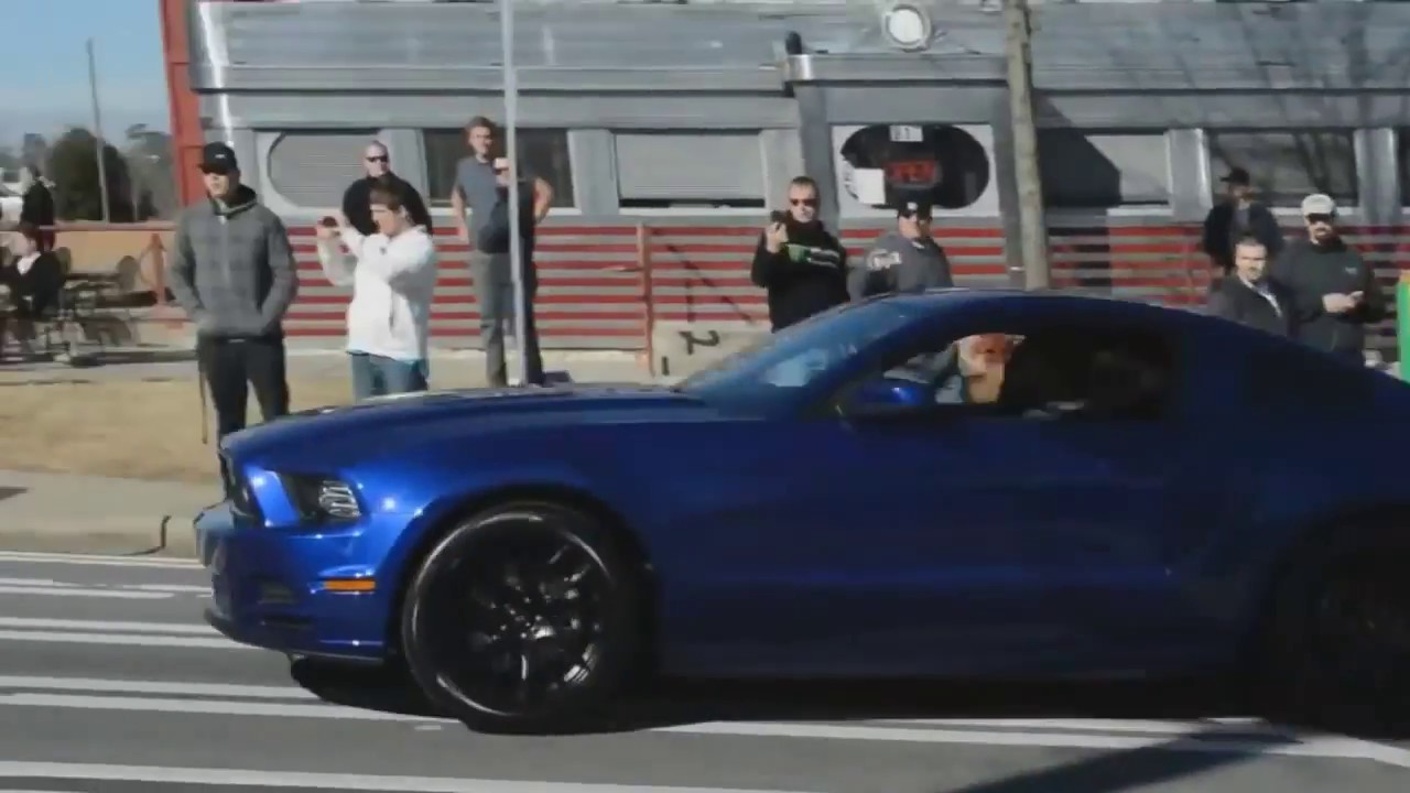 FORD MUSTANG DRIVING FAILS, MUSTANG CRASH COMPILATION - YouTube