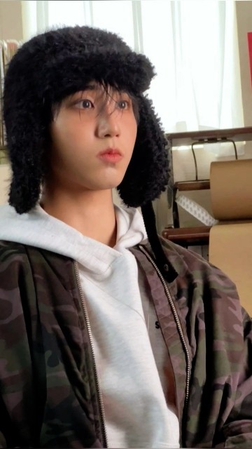 Hold My Hand HAN 🎸🐿️ #HAN #StrayKids #Hanjisung #한 #holdmyhandhan #스트레이 ...