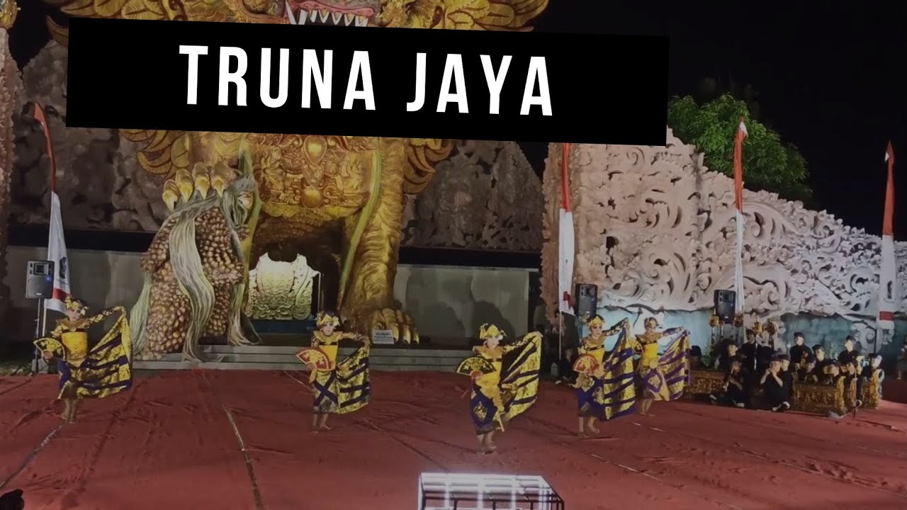The Trunajaya dance - YouTube