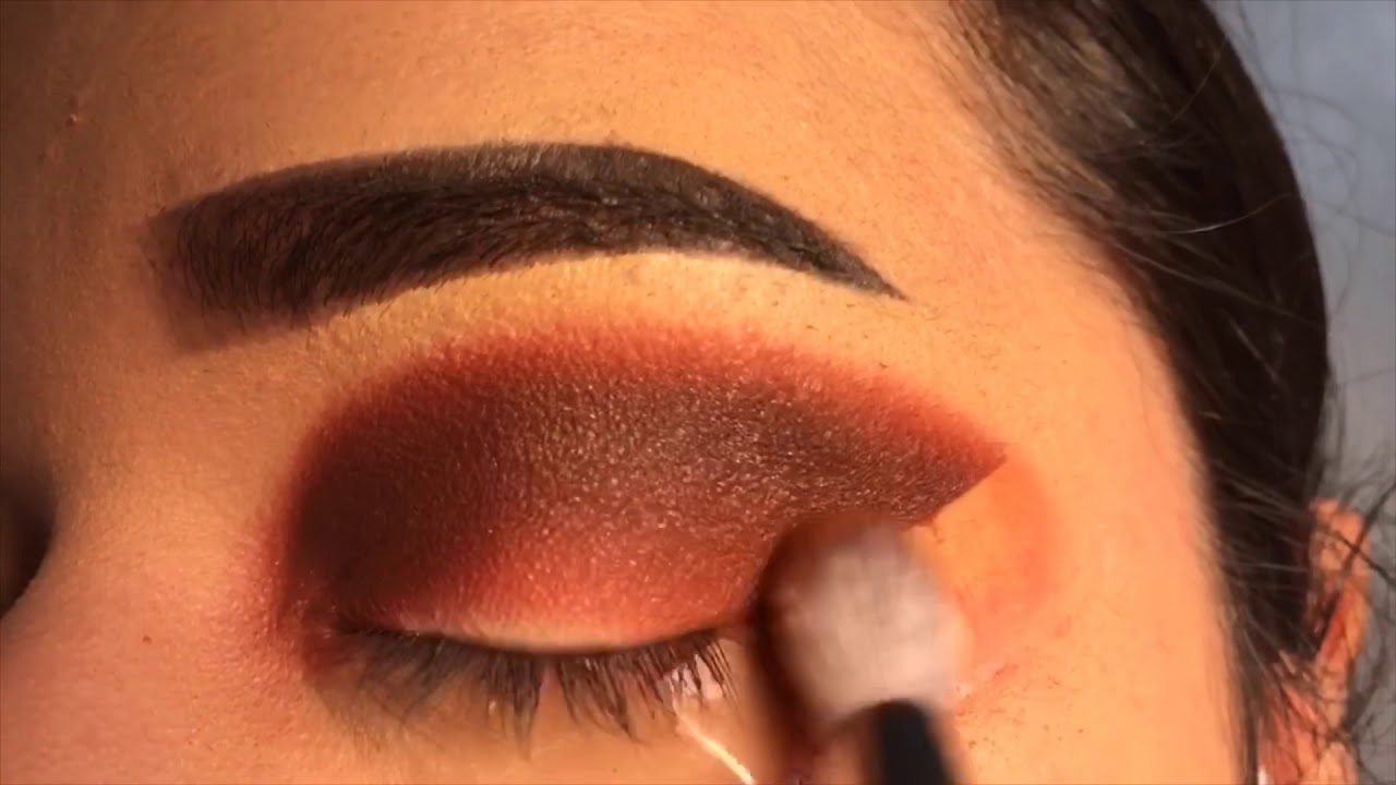 Quick red/orange cut crease tutorial. *beginner* - YouTube