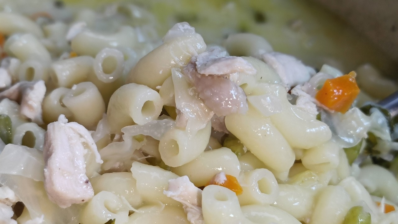 Masarap na Sopas Recipe | Simple Elbow Macaroni Soup - YouTube
