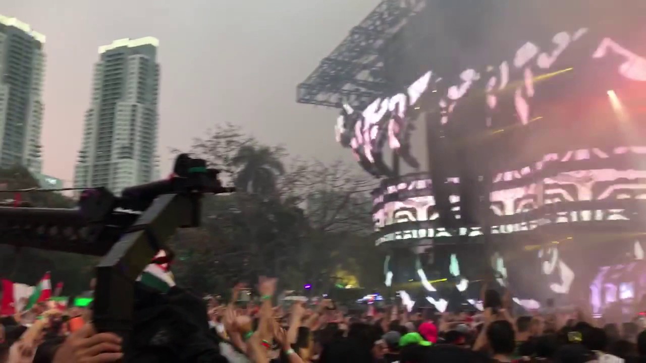 Tiësto & Sevenn - Boom UMF 2017 - YouTube