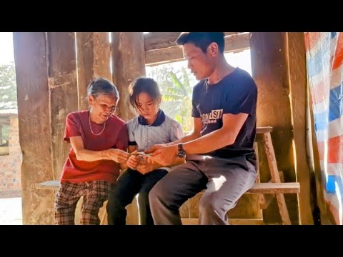 Nazik Amca Her Zaman Çocuğa ve Yaşlı Kadına Yardım Etmek İçin Arkasında Durur