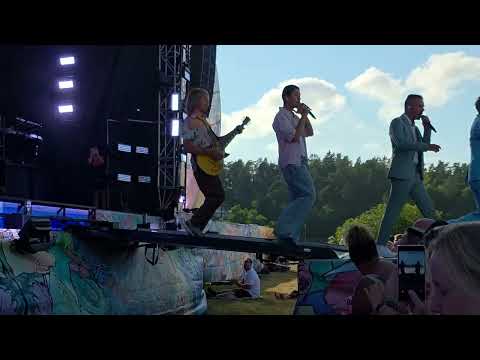 Ola Salo sings \