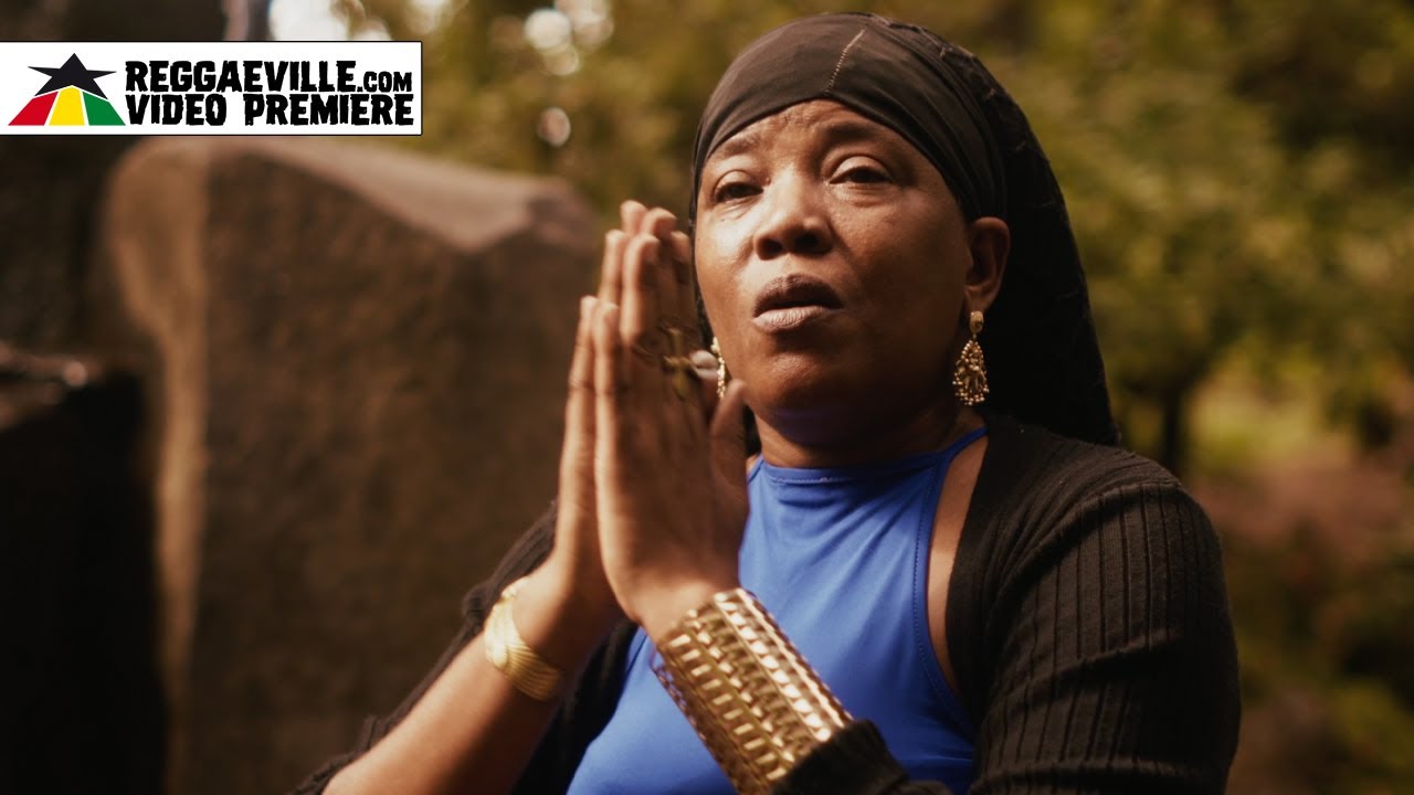 Dezarie Phoenix - Hold On [Official Video 2025] - YouTube