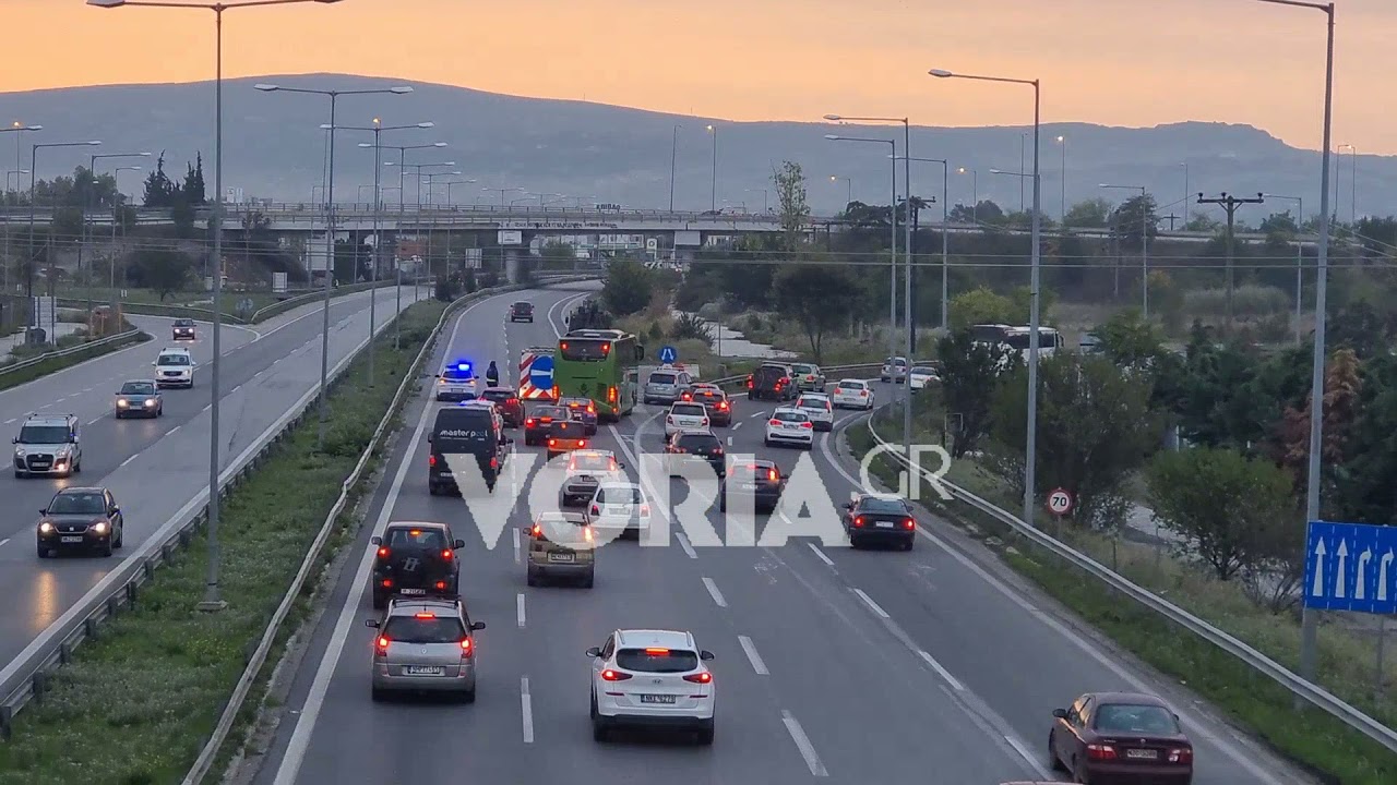 Έκλεισε η εθνική οδός Θεσσαλονίκης - Μουδανίων - YouTube