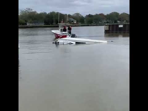 Righting a Capsized Boat [Parbuckling] — TowBoatUS Santee Cooper Lakes ...