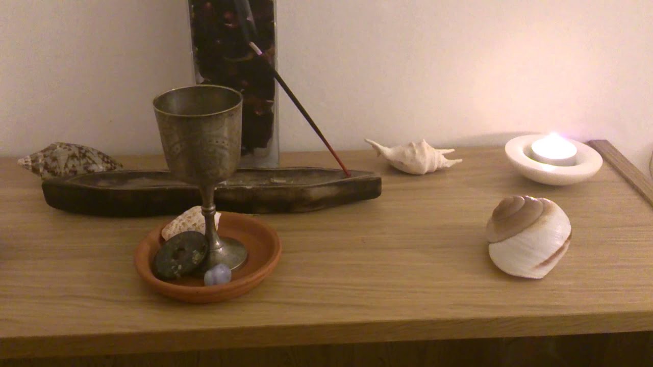 160 How I Set Up My Basic Altar - YouTube