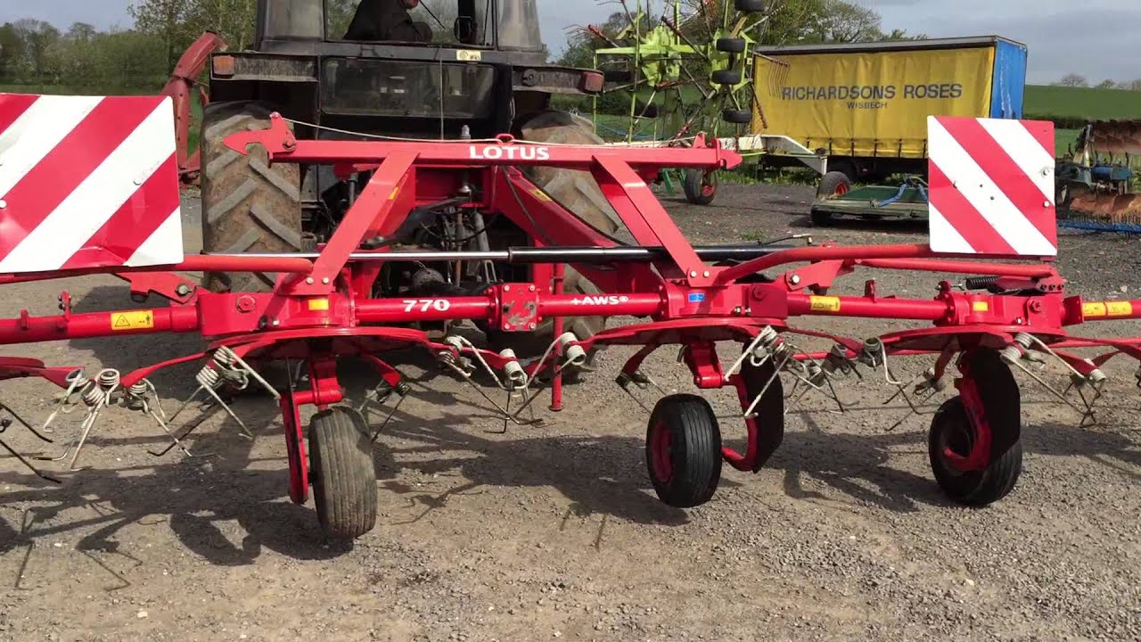 Lely Lotus Stabilo 770 6 Rotor Tedder - YouTube