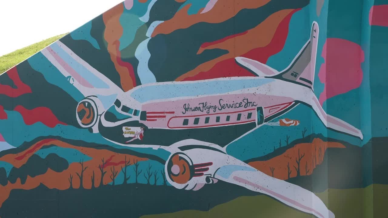 Mann Gulch mural showcases bravery, tragedy and healing - YouTube