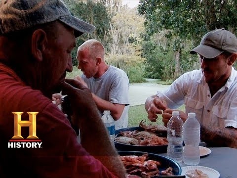 Swamp People: The Landrys' Crab Boil | History - YouTube