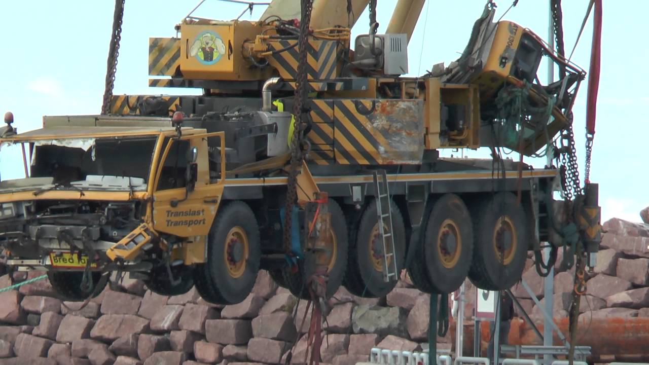 The crane stood ocean floor sees the light, lifted by Samson Europe's ...