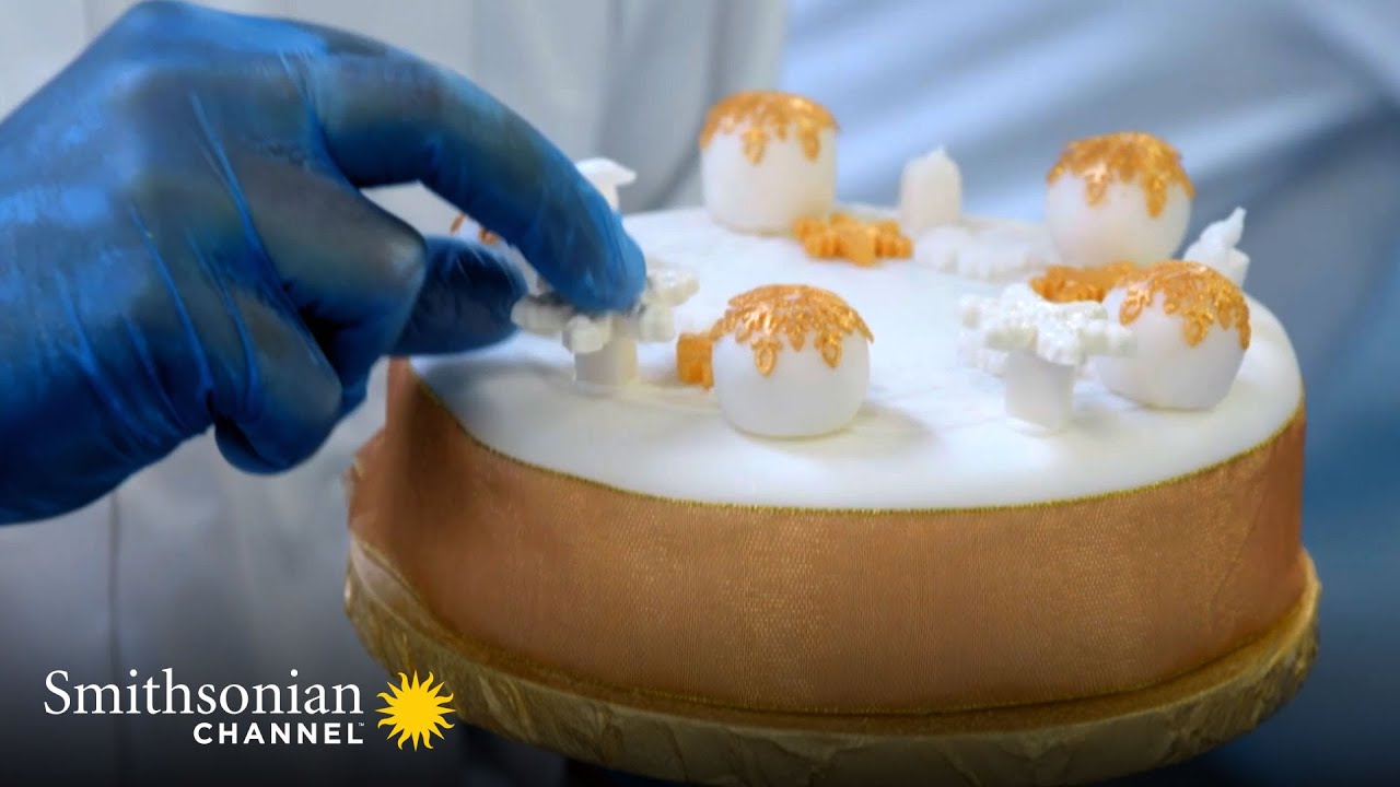 This is How this Factory Manages to Decorate 8 Cakes a Minute 🍰 Inside ...